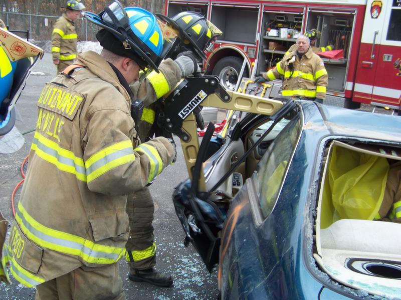 VEHICLE EXTRICATION TRAINING - Sayville Fire Department